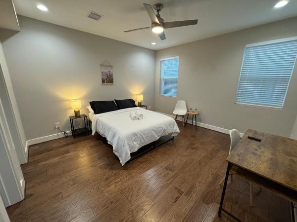Charming Private House Minutes From Downtown - Houston, TX
