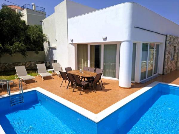 Villa Ira With Private Pool Near The Beach - Chania