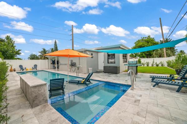 Relaxing Family Oasis With Heated Salt Pool & Spa - Pompano Beach, FL