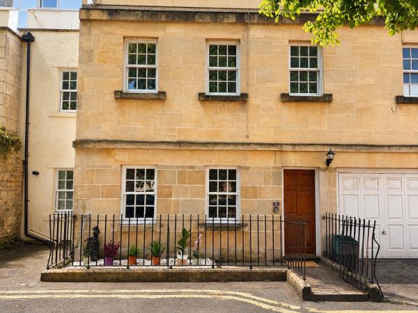 Falcon Luxury Townhouse 2 Mins To Bath Spa Station - Wiltshire