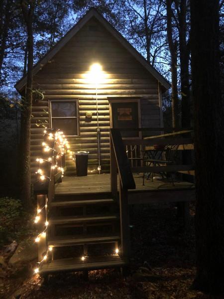 Pet-friendly, Romantic, Wooded Cabin With Hot Tub - North Carolina