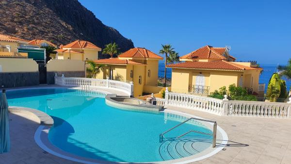 Grand Villa Blue Horizon In Los Cristianos, Ocean-facing, Private Garden And Parking, 5 Br - Los Cristianos