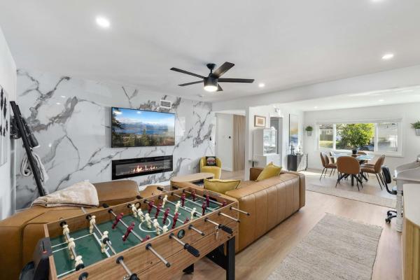 Spacious 4br Oasis Hot Tub, Luxury Home & Yard - Simi Valley, CA