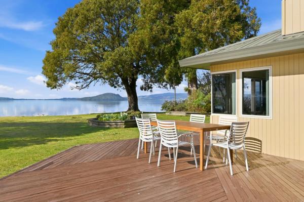 Shore Haven - Lakefront Spa Pool Sleeps 8 - Rotorua