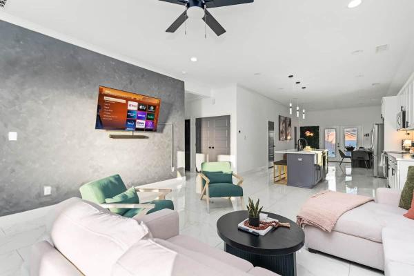 Hot Tub + Putting Green Oasis | 12 Min To D-town - Dallas, TX