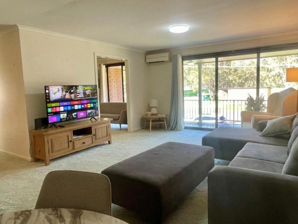 Riverbank Escape - Wagga Wagga