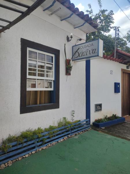 Pousada Dádiva E Passeios De Lancha Suite 10 Simples Na Esquina Da Praia E Ao Centro Histórico Com Lanchonete No Pátio - Paraty