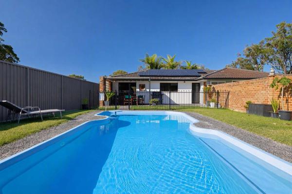 Spacious House With Pool - Norah Head