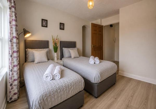 Solihull 2-bed Flat With Parking-ideal For Contractors, Business, Long Stays - Solihull