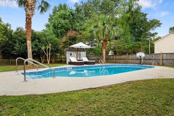 The Chantrell Pool Hot Tub Pets - Goose Creek, SC