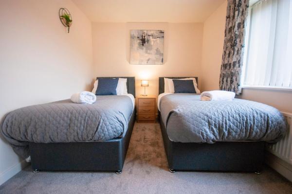 Cozy Coventry Retreat - 3 Bedroom House - Hinckley