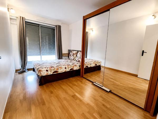 Chambre Privée Avec Lit Double à Courbevoie La Défense - Paris