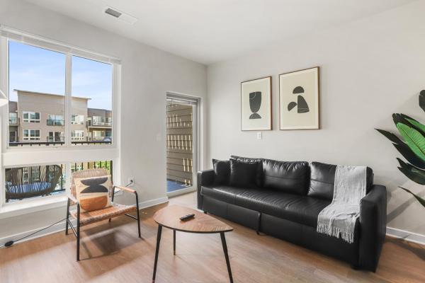 Spacious 2br Plus Den - Pool Balcony & 3 Queens - Washington, D.C.