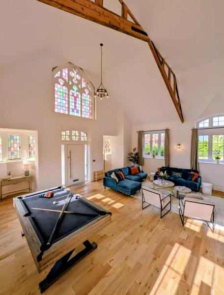 Luxury Chapel - Hot Tub - Dog Friendly - Sleeps 10 - Bedale
