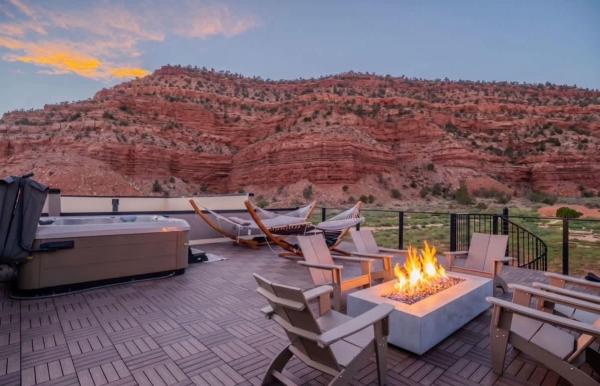 Grand Kanab'n- Rooftop Hot Tub Red Rock Views - Kanab, UT