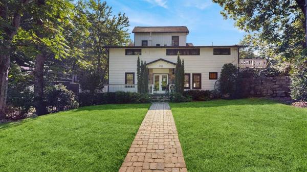 Relax Recharge & Enjoy Lake Life In Flat Rock - Hendersonville, NC