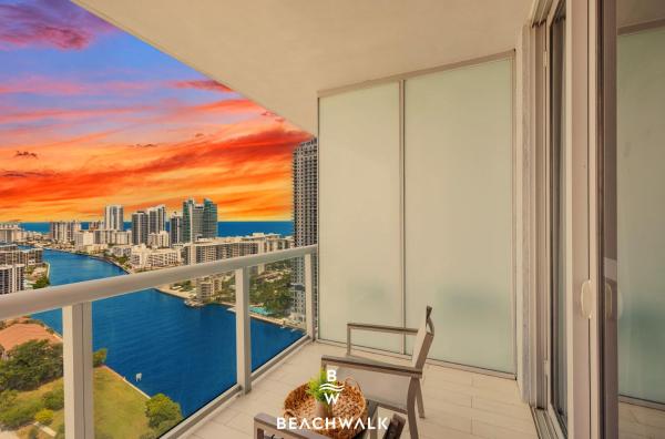 30th Floor Studio W Balcony Pool & Gym - Hallandale Beach, FL