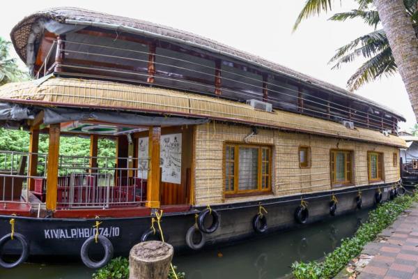 Kerala Boat Trips - Kumarakom