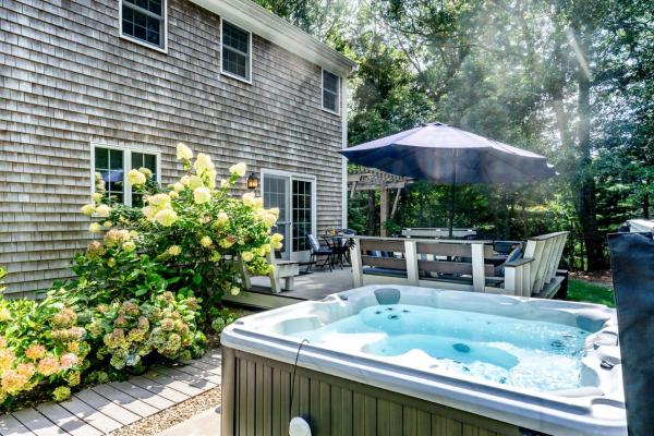 5br Coastal Retreat Room To Spread Out Deck, Hot Tub, Bikes, Game Room - Brewster, MA