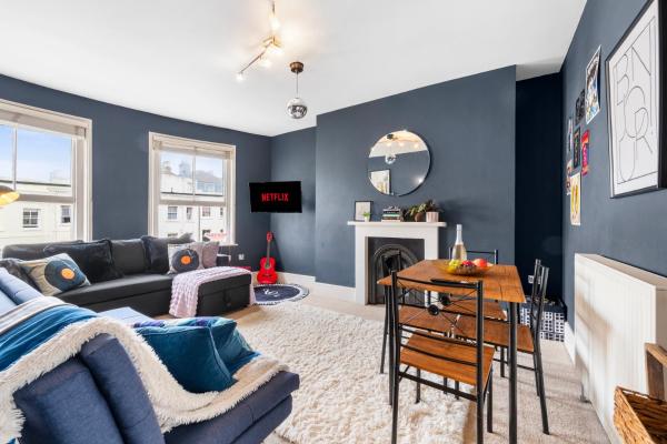 Spacious 2 Bed & 2 Bath, Sleeps Upto 7, Minutes From Beach In Quiet Neighborhood - Brighton