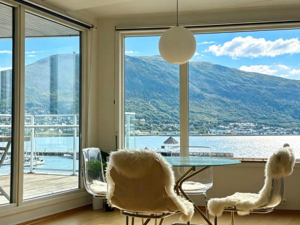 Spacious Seaview Apartment In Central Tromsø - Tromsø