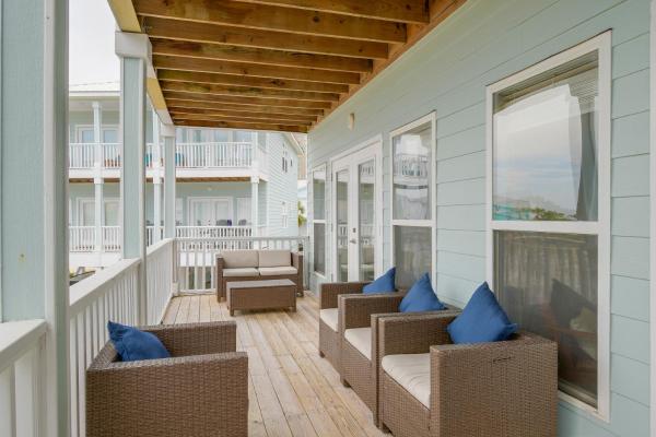 Walk To Beach: Gulf Shores Gem, Pool & Water Views - Gulf Shores, AL