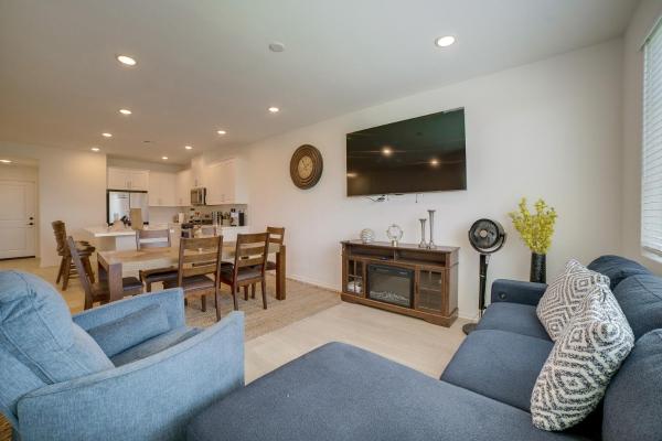 Townhome W/ Several New Haven Community Perks! - Orange County, CA