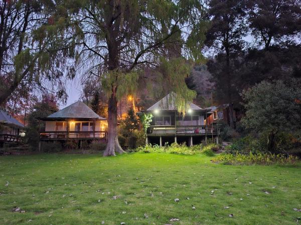 Lakefront Aculeo Blue House Fast Wifi & Wood Hot Tub - Isla de Maipo
