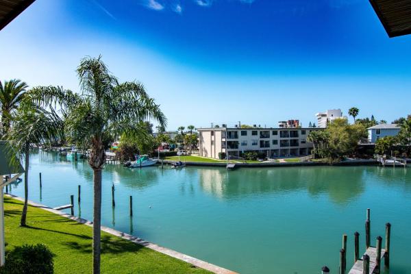 Pet Friendly Condo Near The Beach W/ Boat Slip - Treasure Island, FL