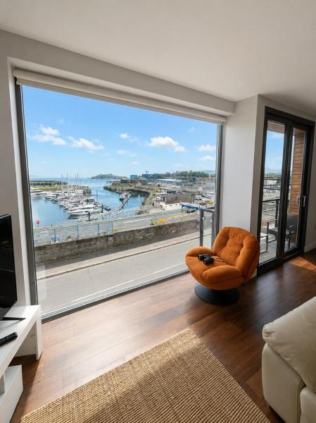 High End Marina, Balcony, Views, Parking - Saltash