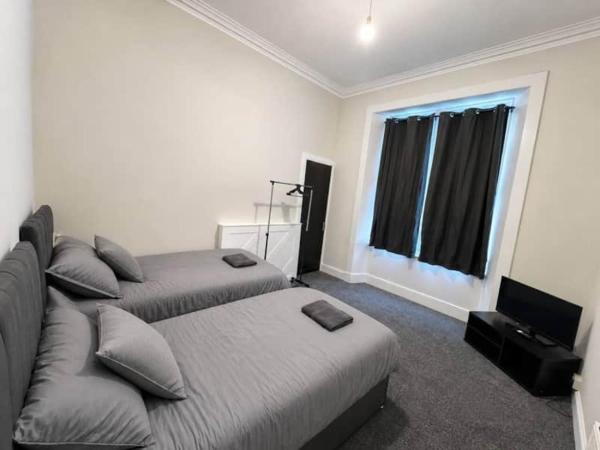 7 Bed, Free Parking, Centrally Located - 글래스고