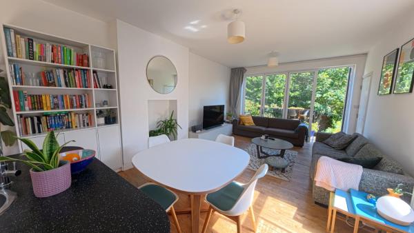 2 Bed Flat In South West London - Epsom