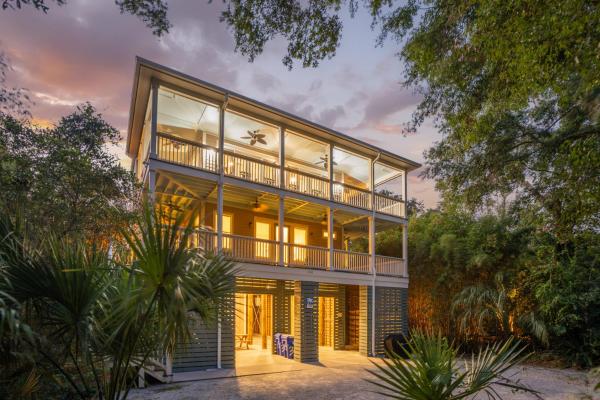 316 E Hudson - The High Tides - Hot Tub - 4 Bedrooms - Folly Beach, SC