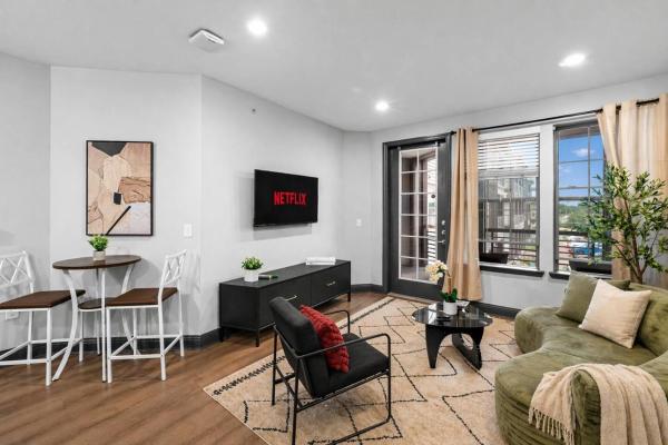 Stylish 1br Apartment. Balcony, Pool, Gym, Wi-fi - Flower Mound, TX