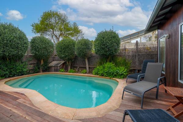 The Coastal Grove - Poolside Escape - Geelong