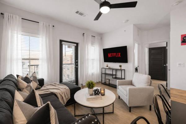 Stylish 1br Frisco Stay Pool, Gym, Fast Wi-fi - Frisco, TX