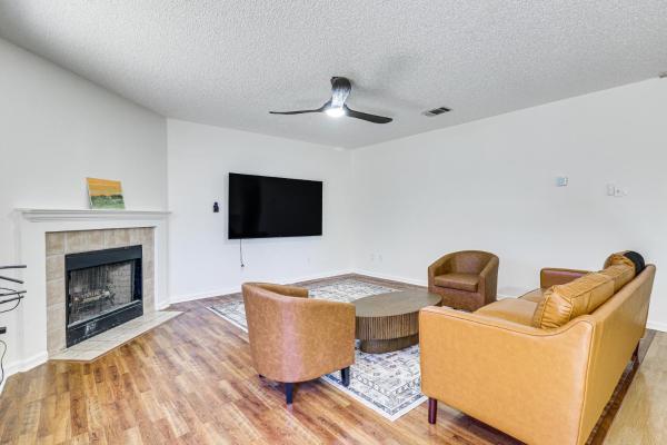 Dog-friendly Home W/ Private Yard In Cedar Park! - Leander, TX