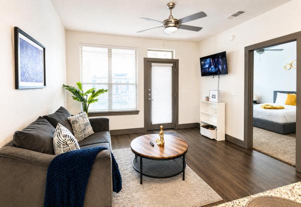 7 Min From Iah Business-ready Condo W Pool & Wifi - Houston, TX