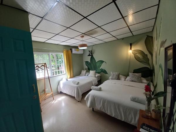 Hostel, Café & Patio Travelers - Panama