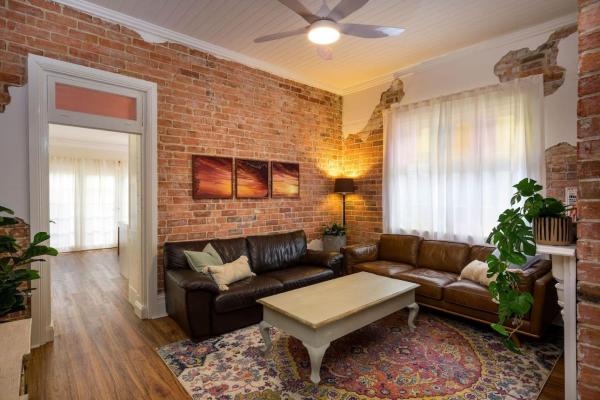 Hamilton Hideaway - Waratah