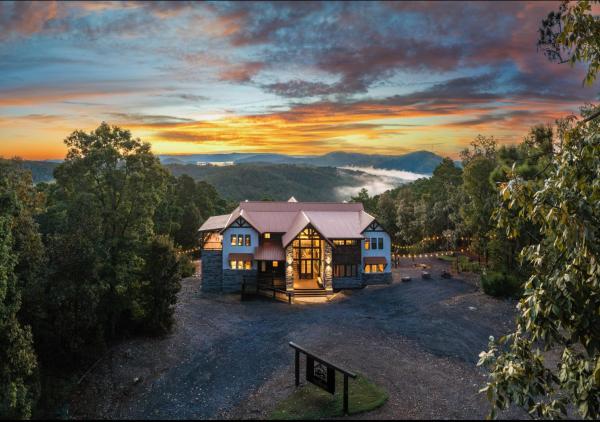 Lakeview Lodge - Pool - Spa - Sleeps 30 - Broken Bow Lake, OK
