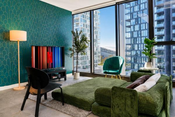 Group Stay Across From Accor Stadium - Auburn