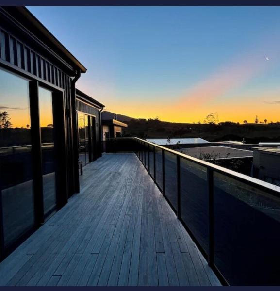 Sunset Stay - Raglan