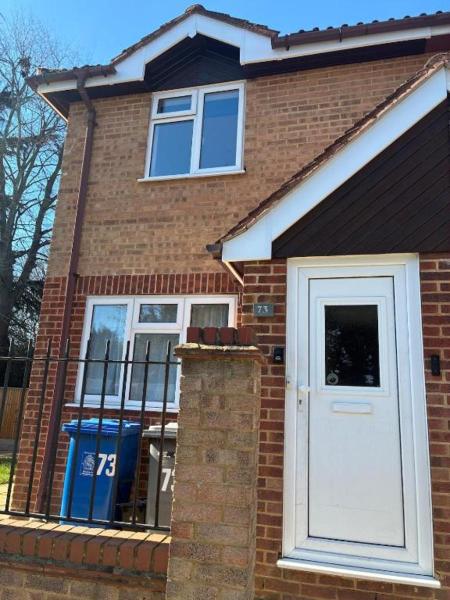 Modern 1-bedroom House, Free Parking, Garden, Bus Links, Kitchen, Sky & Netflix - Maidenhead