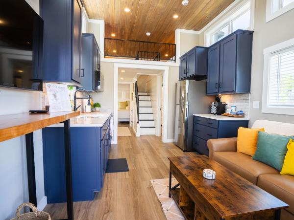 The Tannehill - Citrus Loft Cabin - Grill - Pool - Gym - Lake - Bar - Crystal River, FL
