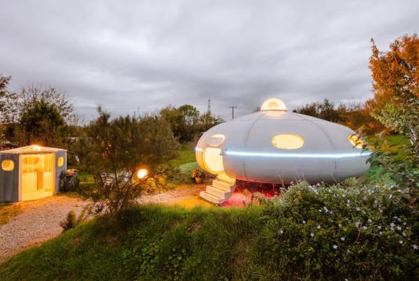 The Ufo - The Uk's Most Unique Tiny Home - Manorbier