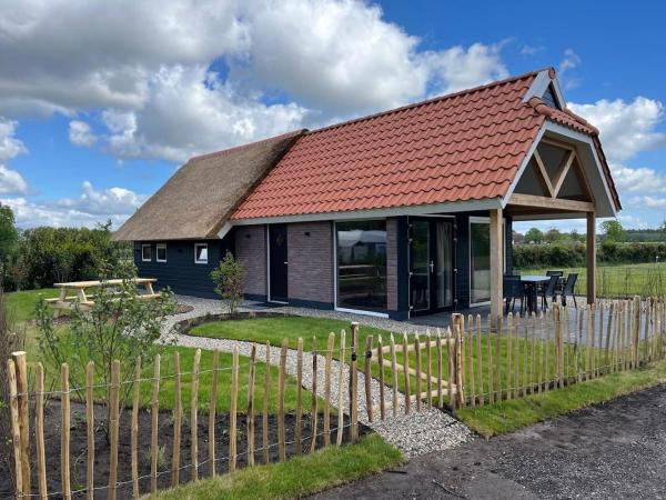 Karakteristieke Woning In Drentse Boerderijstijl - Hoogeveen