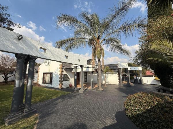 The Main House - Emalahleni