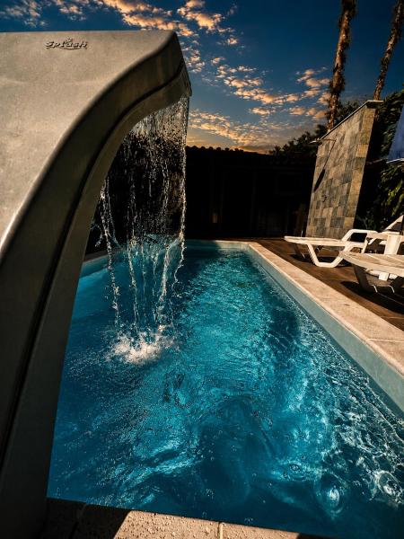 Casa ÁGata Piscina à Beira Do Rio Na Mata, Camburi - São Sebastião
