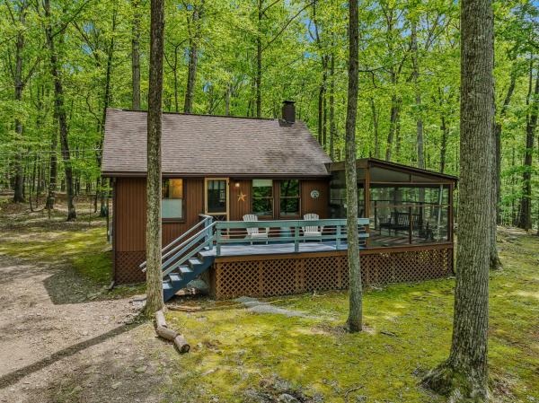 River Walk Cottage - Romantic Escape - West Virginia
